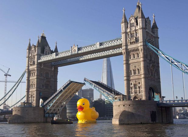 TIL In 1914, British WWI soldier Thomas Hughes tossed a beer bottle ...